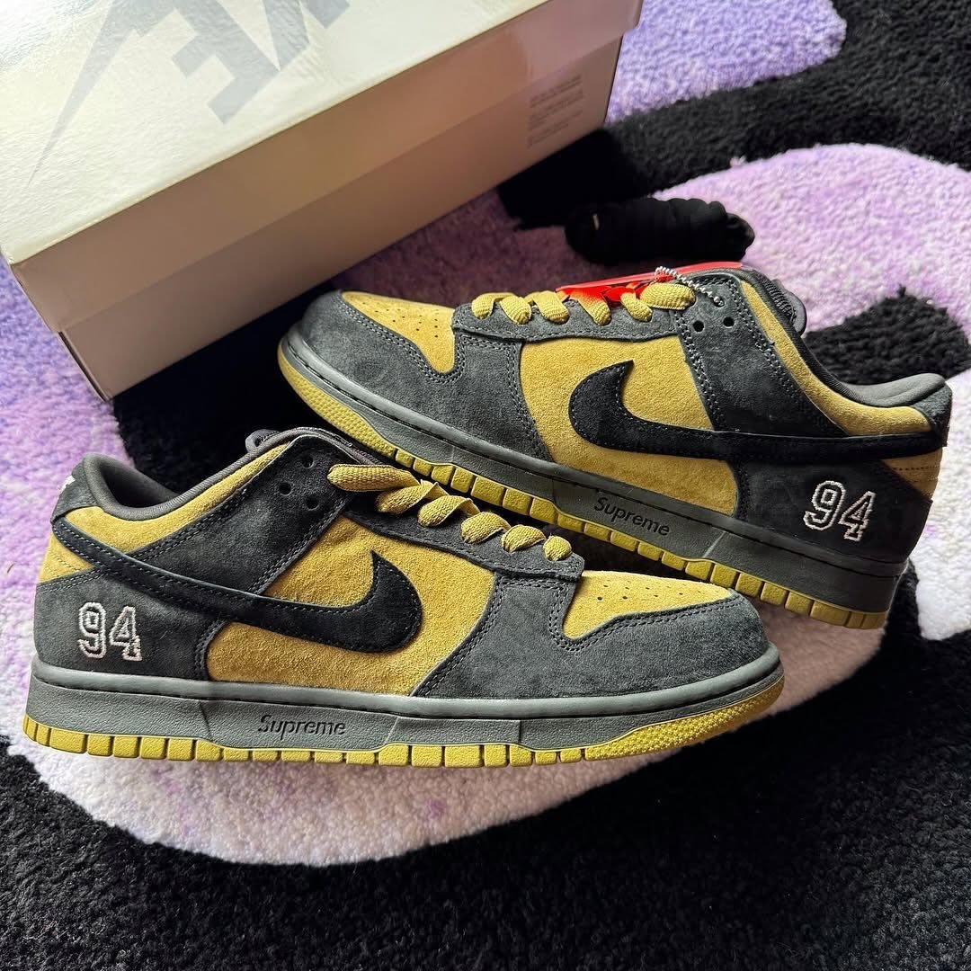 Supreme x Nike SB Dunk Low Camper Green